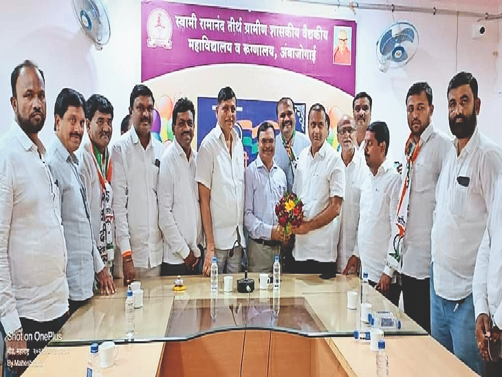 Founder Dr. Kudos to Khaire \ marathi news | शिक्षक पुरस्कार: आधिष्ठाता ...