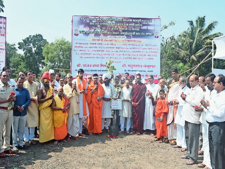25 priests of all religions plant pimpal trees and pray for world peace ...