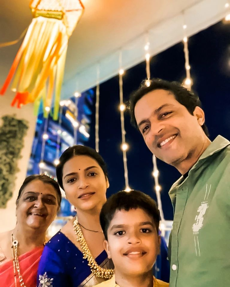 Marathi Celebs Celebrate Diwali With Family, Share Photo on Social ...