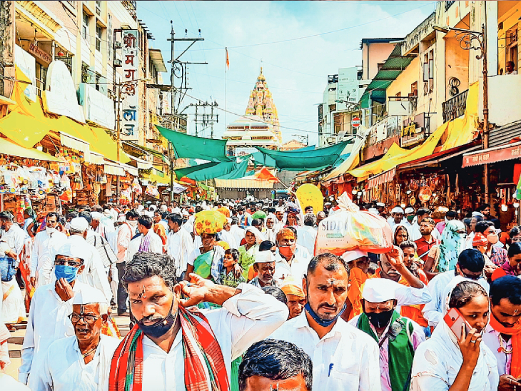 Crowd for Vitthal darshan in Pandhari; Devotees need six hours for ...
