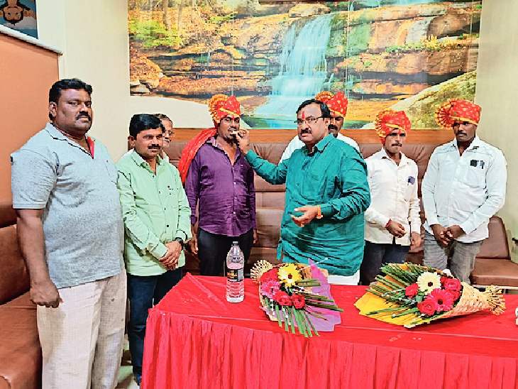 Newly elected Sarpanch, Deputy Sarpanch felicitated by Sanjay Gadve