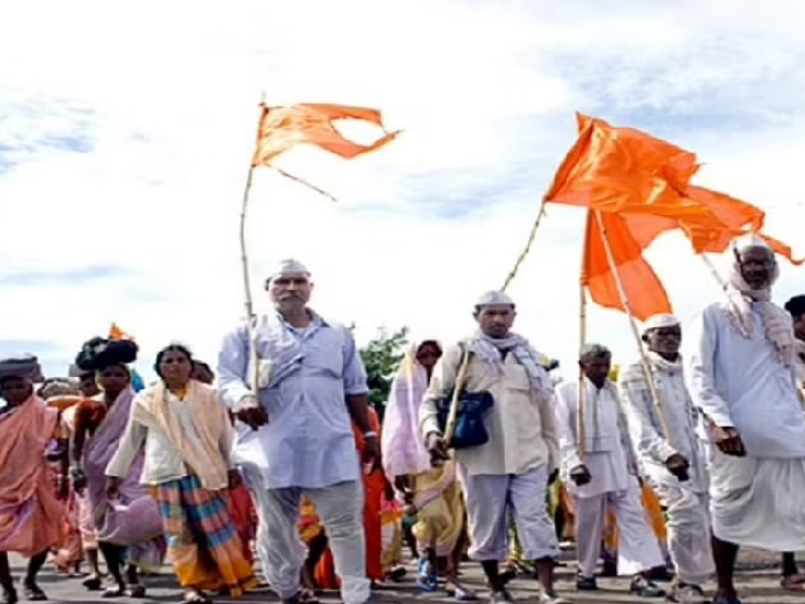 Commencement of Dindi ceremony on foot from Jalna - Kachner | 30 श्रावक ...