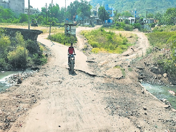 Repair the main road from Satara Chaik to Temple before Khandaeba Yatra ...