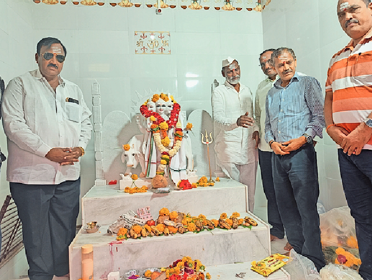 Digambara Digambara, Shreepad Vallabh Digambara is hailed everywhere ...