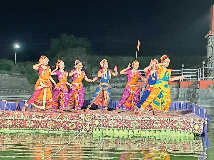 Enchanting dances performed on a floating platform by disciples of ...