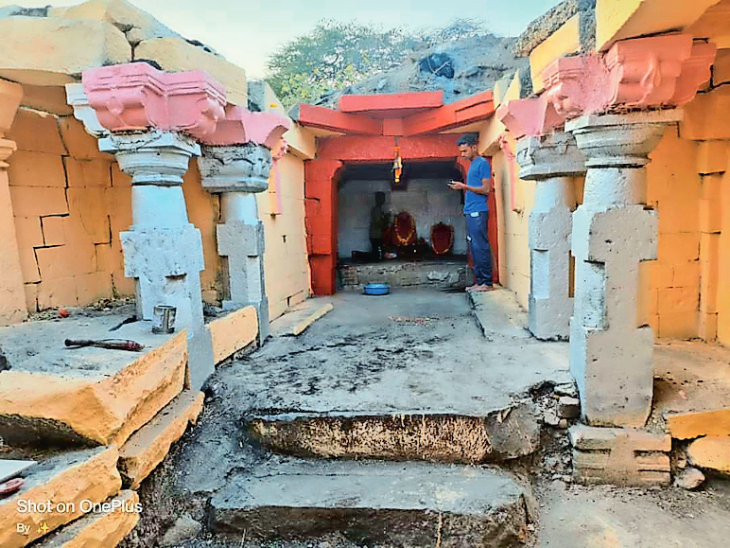 Four hundred years ago, the Kadepathar Khandoba temple lacked ...