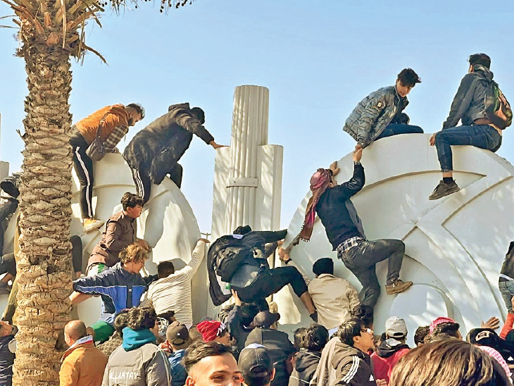 2 killed in stampede outside stadium in Iraq