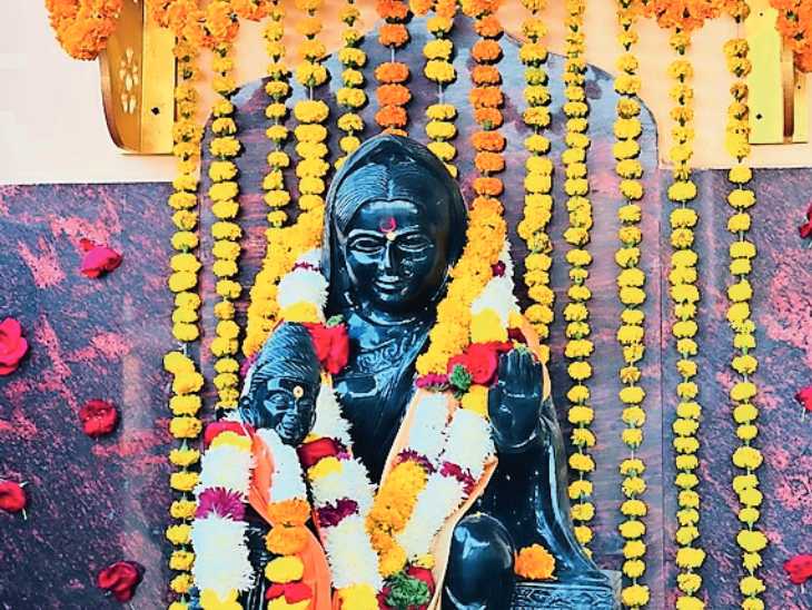 Rajmata Jijau, Bal Shivaji statue unveiled by Bhumiputra Social Society ...