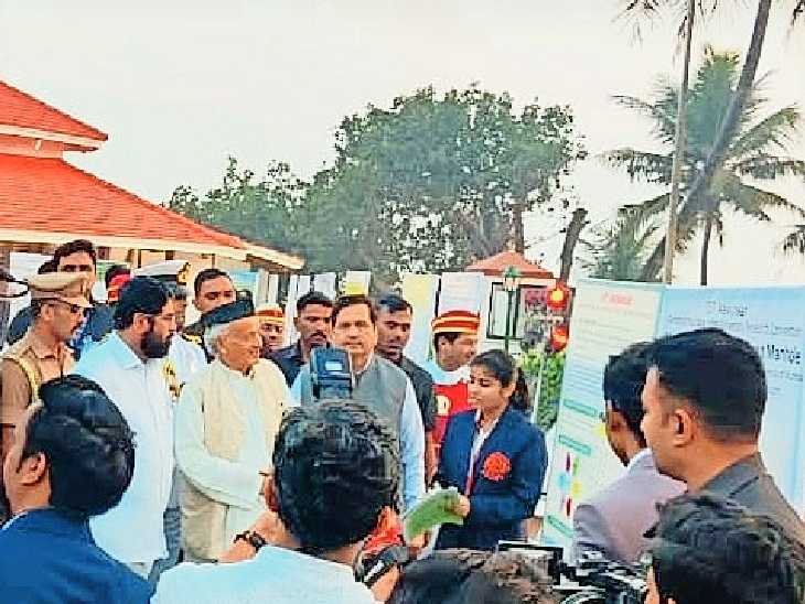 Presentation of Avanti Puranik's Project on Sanitary Pads at Raj Bhavan ...