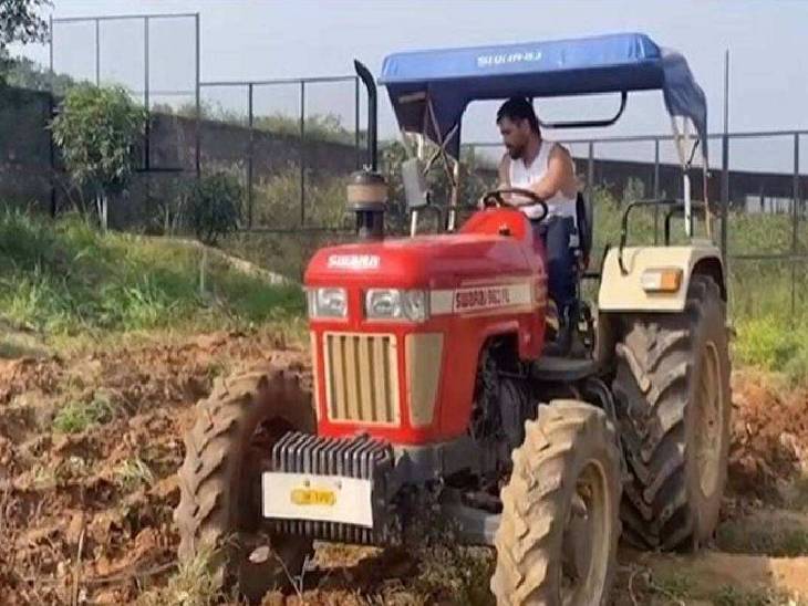 Ms Dhoni Rides Tractor Video | Mahi Desi Style | Ms Dhoni Tractor