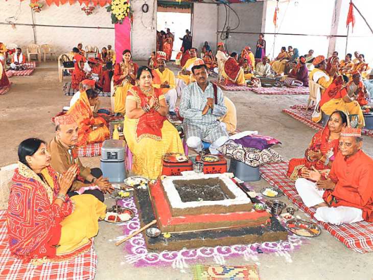 51 couples worshiped for 9 hours in Terakundi Navchandi Yag for the ...