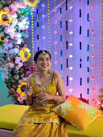 Shalva Kinjawadekar Wedding; Mehendi Ceremony Photos | Yeu Kashi Tashi Me Nandayla Fame | ओमला ...