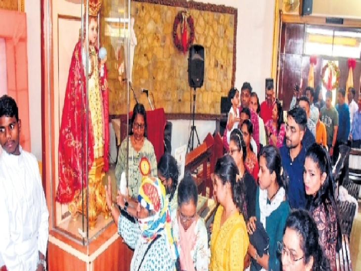2.5 lakh devotees visit Baal Jesus Yatra during the day | भक्तिमय ...