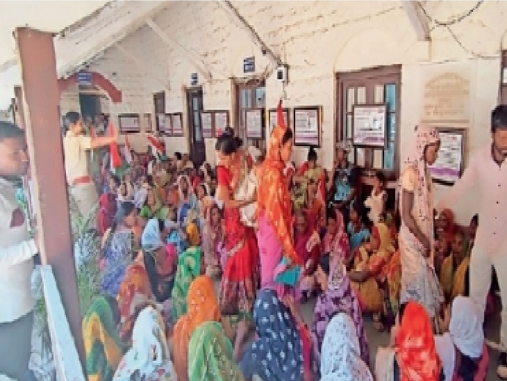 For pending demands, 'Shramjivi' stayed at Dindori Tehsil Office ...
