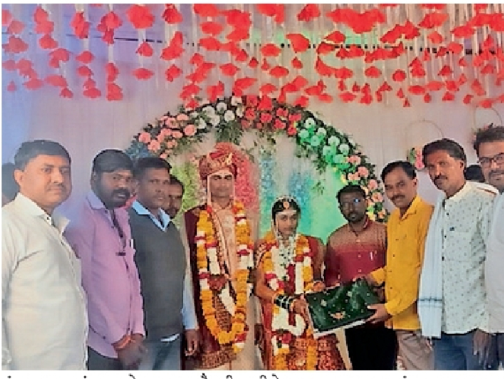 Tembhurni Village Panchayat Office organized a ceremony to congratulate ...