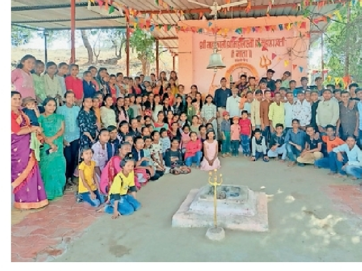 Farewell to the students of 10th standard in Tembhurni | निरोप ...