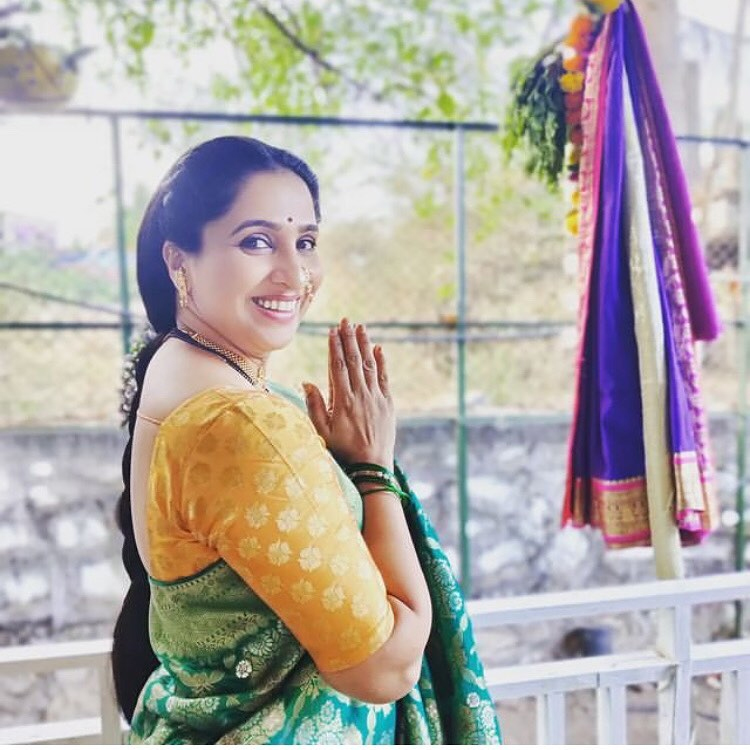 Amruta Khanvilkar Celebrates Gudi Padwa; Celebrity Gudhi Padwa Photos ...