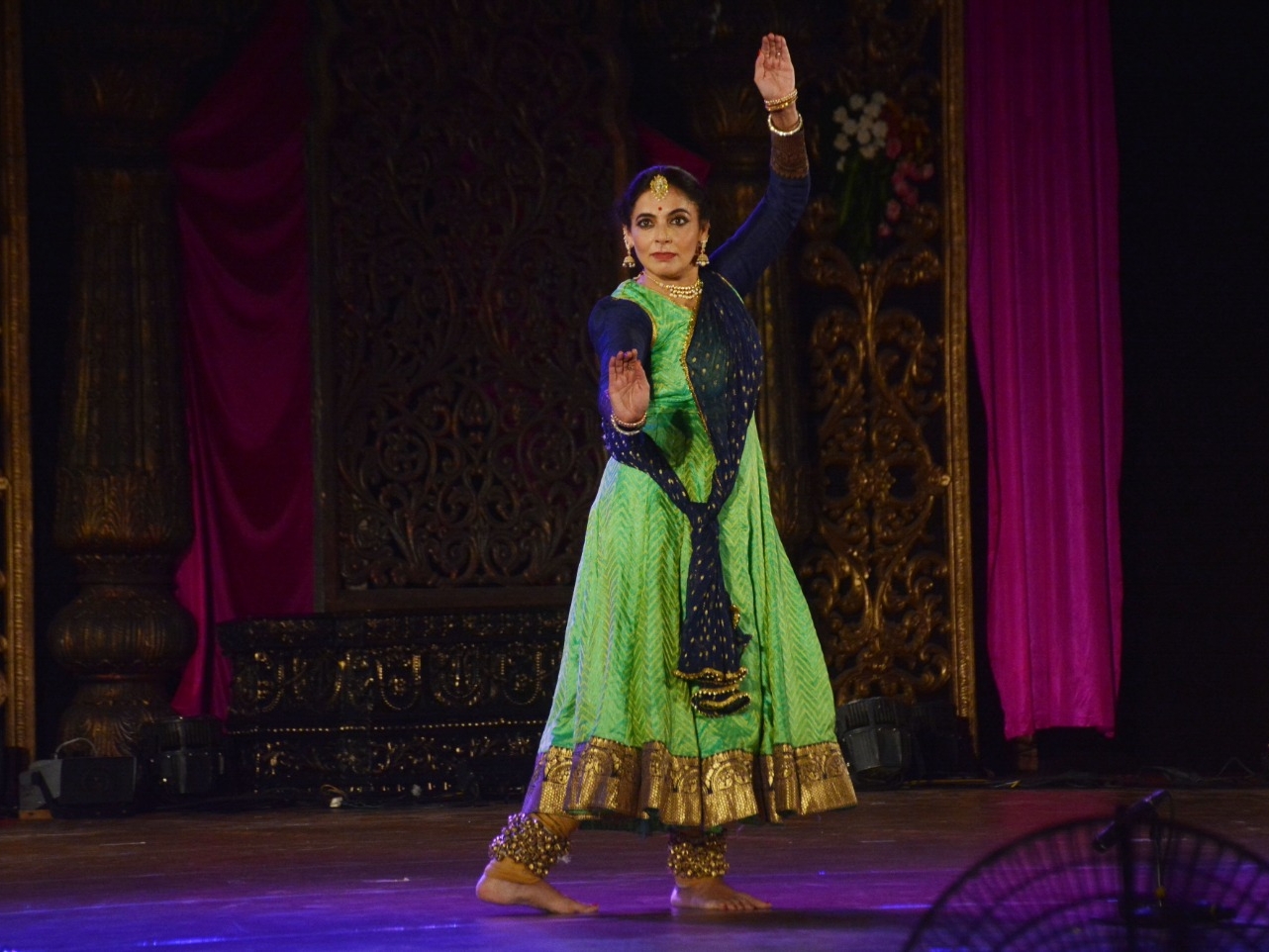 अनादी अनंत गणरायाच्या चरणी नृत्यप्रस्तुती, कथक नृत्यांगना शर्वरी जमेनीस ...