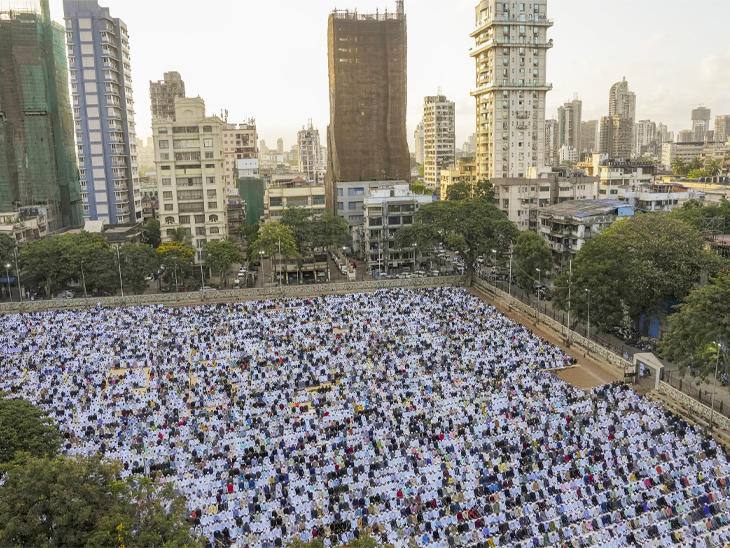 Ramadan Eid in india | Offered Fajr Namaz, People Are Congratulating ...