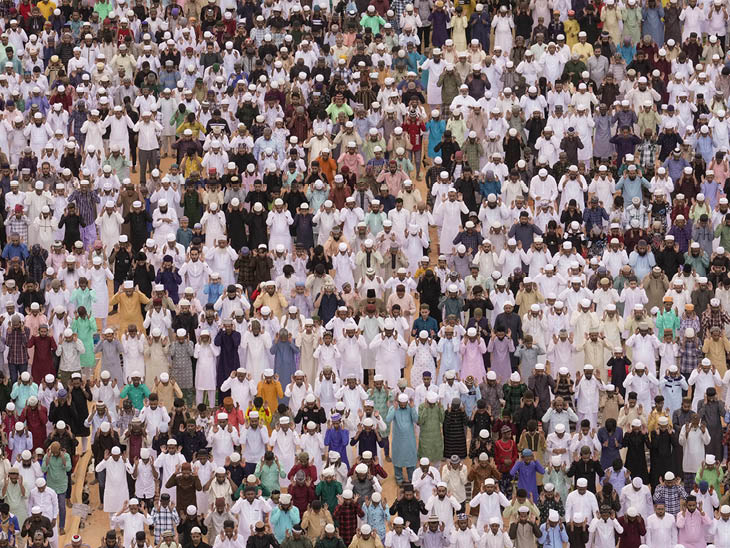 Ramadan Eid in india | Offered Fajr Namaz, People Are Congratulating ...