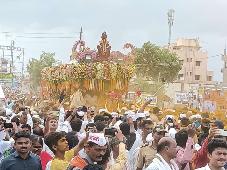 Palkhi Sohla Bathing in Abeer Bukya Bathing in Yellow Jard Bhandari in ...
