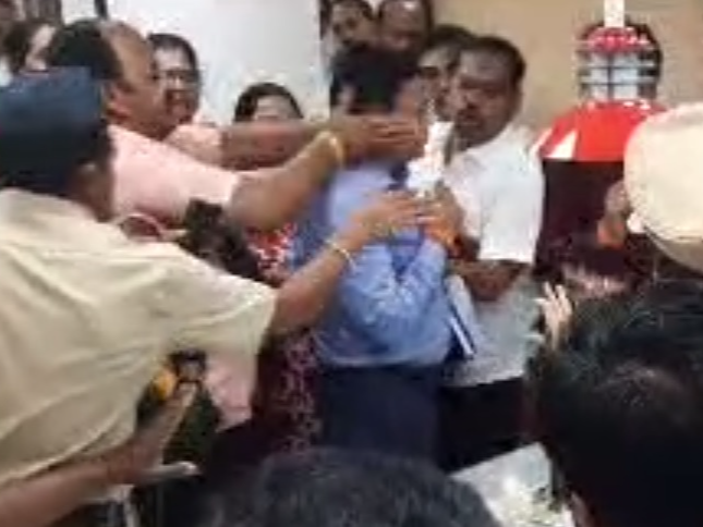 4 Shiv Sainiks arrested late night by police for beating Mumbai ...