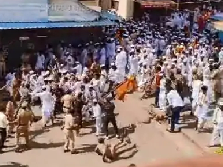 Devendra Fadnavis Reaction On Pandharpur Varkaris Lathicharged Case ...