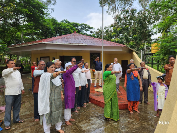 Satarkar took a pledge by keeping martyrs as witnesses for religious ...