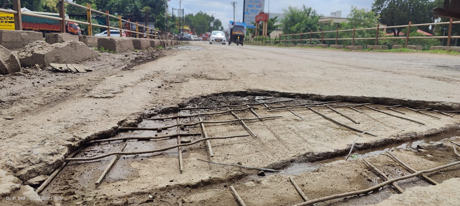Iron yards exposed on Beed's Mondha Road bridge, risk of accident ...