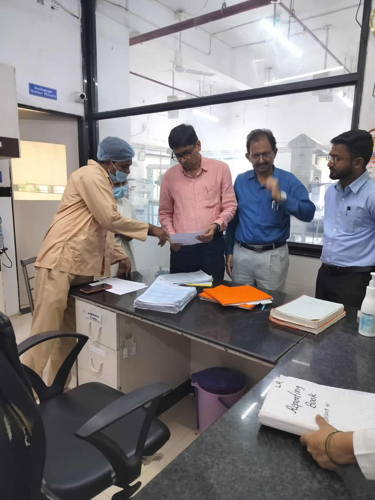 Surprise visit of Upper District Collector to Hingoli hospital