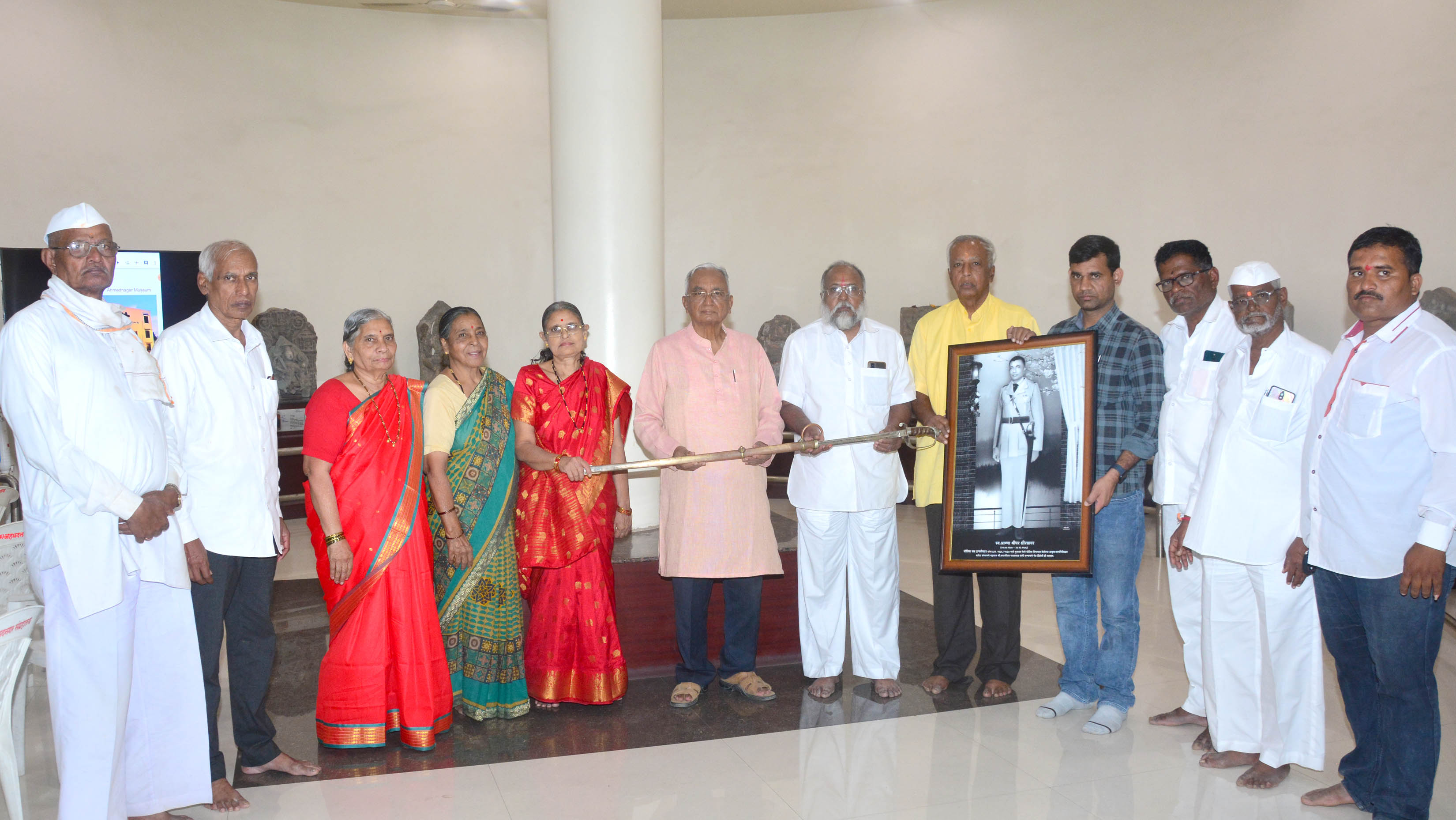 A visit to the British period sword museum by the Kshirsagar family ...