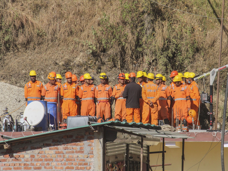 The workers stuck in the tunnel will be taken out like this, NDRF, SDRF, Veritcal Drilling ...