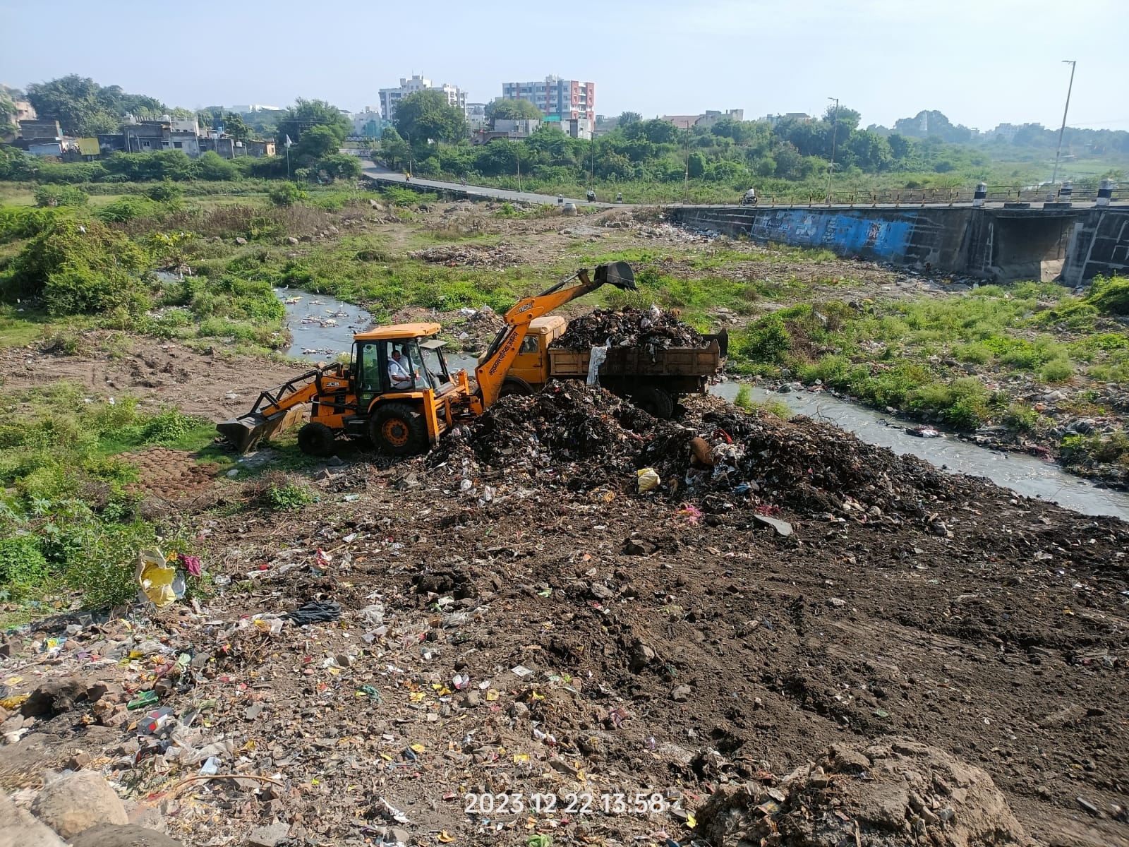 Cleaning started in Morna riverside area; Now the waste will go to Bhol ...