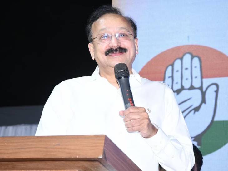 Big blow to Congress in Maharashtra, Baba Siddiqui resigned from ...