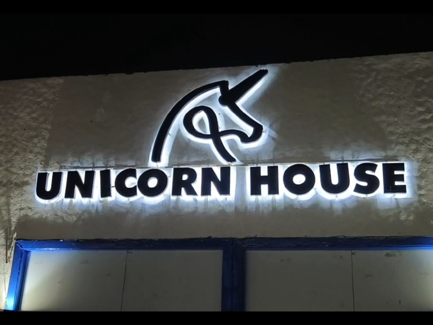 Police raids on Elro and Unicorn House Pub | एलरो आणि युनिकॉर्न हाऊस ...