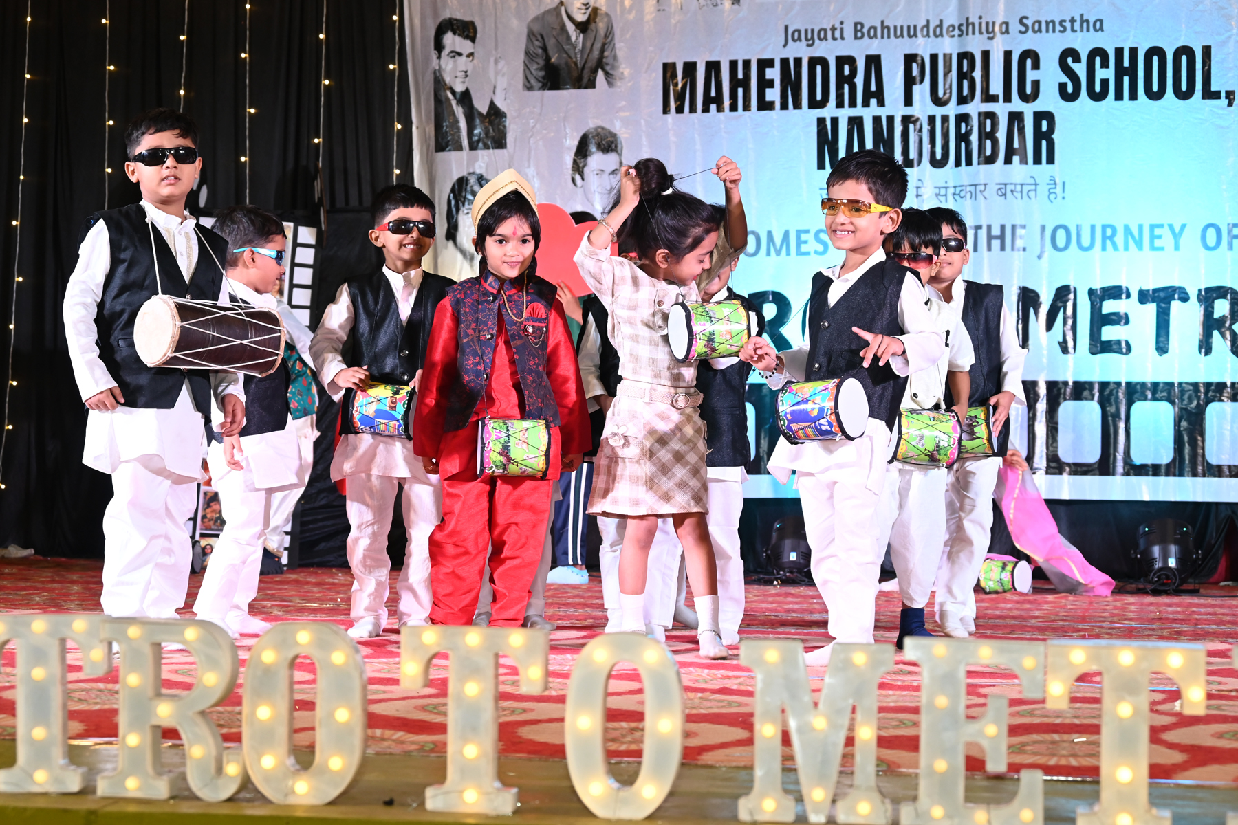 Colorful art display at 'Retro to Metro' reunion | ‘रेट्रो टू मेट्रो ...