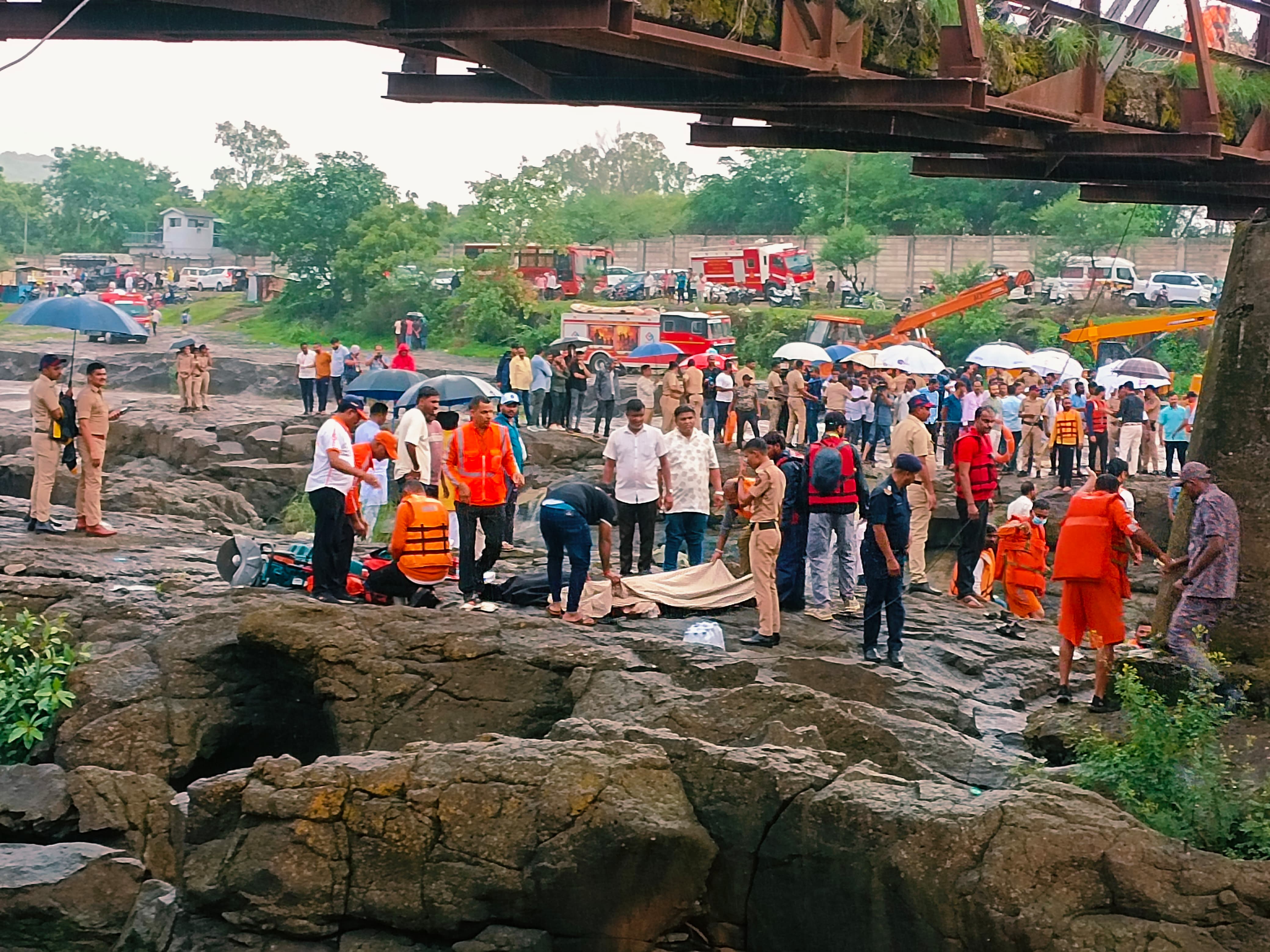 Maval Talegaon Dabhade Kundmala Bridge Collapse Indrayani River ...