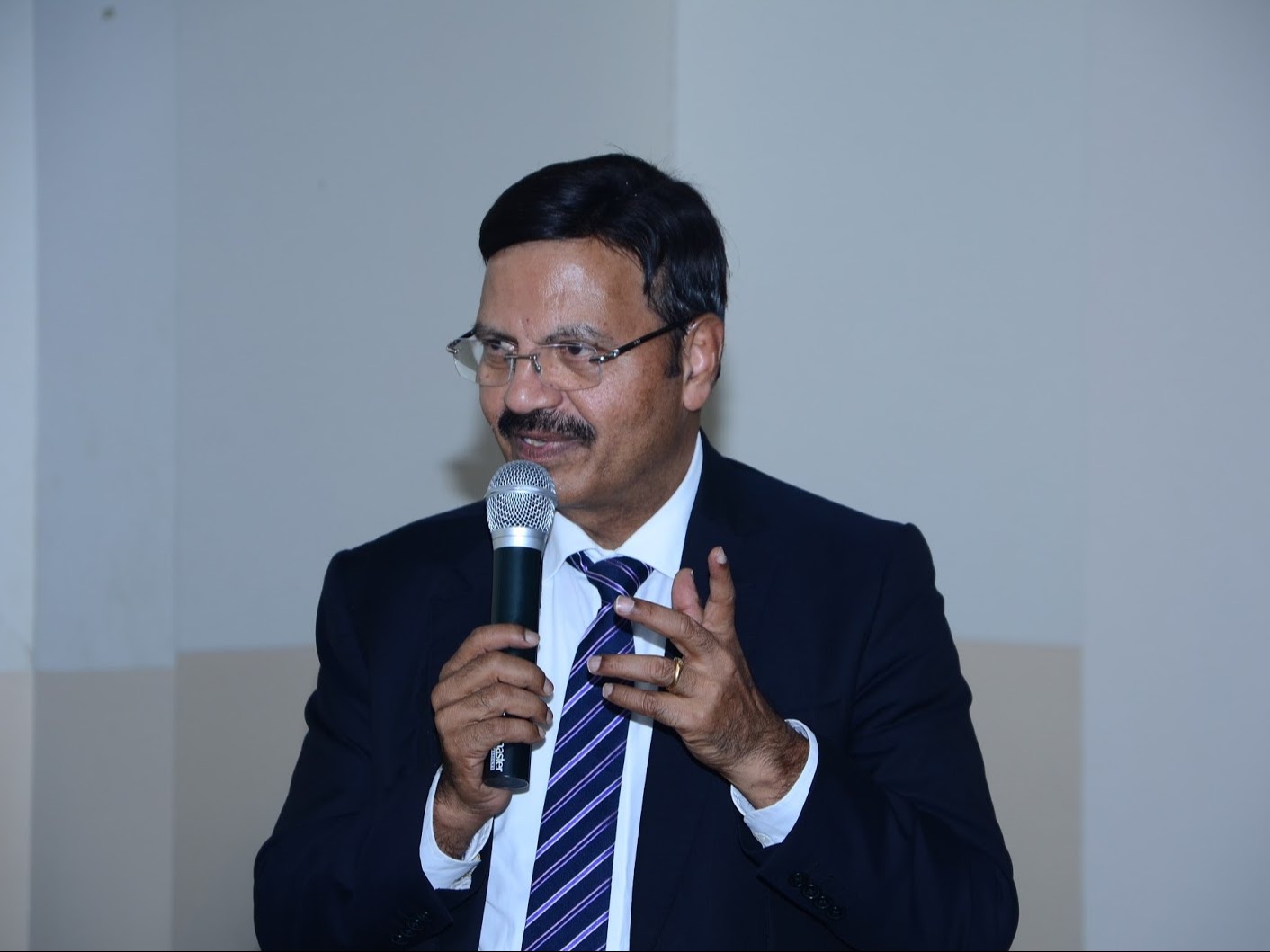 IDBI Bank Chairman TN Manoharan Dies Heart Attack Mumbai