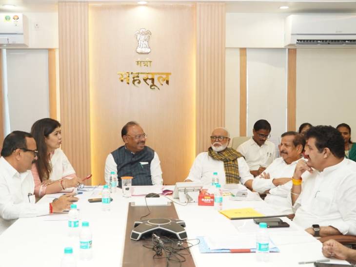 Chhagan Bhujbal Slams Maratha Reservation GR; Raises Fund Disparity in OBC Committee Meeting ...
