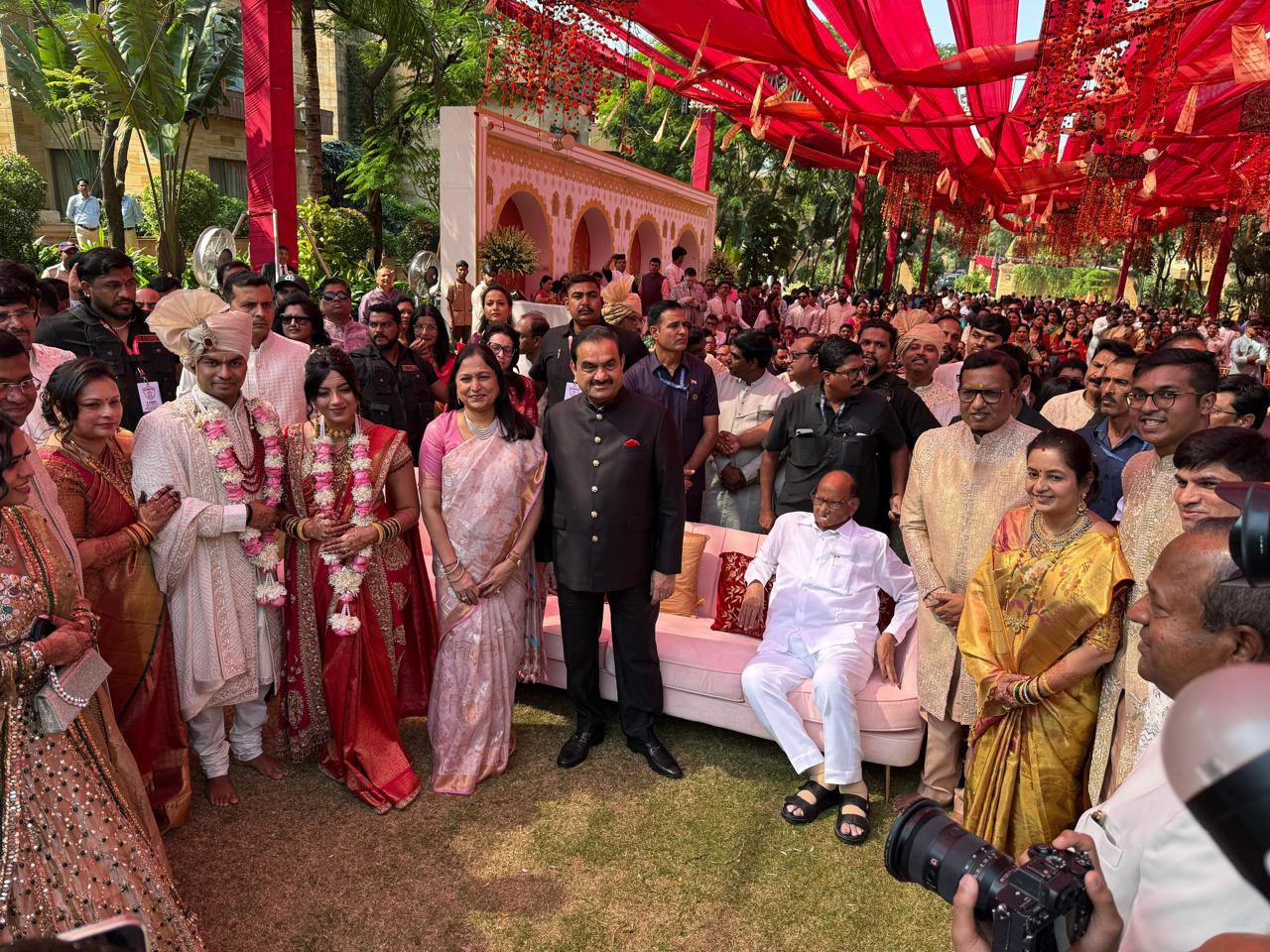 Sharad Pawar Devendra Fadnavis Gautam Adani Satara Wedding Meet Viral Photos | राजकीय विरोधक ...