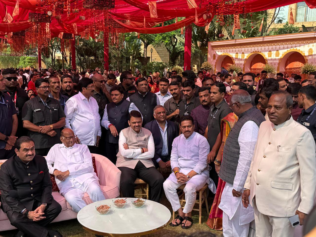 Sharad Pawar Devendra Fadnavis Gautam Adani Satara Wedding Meet Viral Photos | राजकीय विरोधक ...