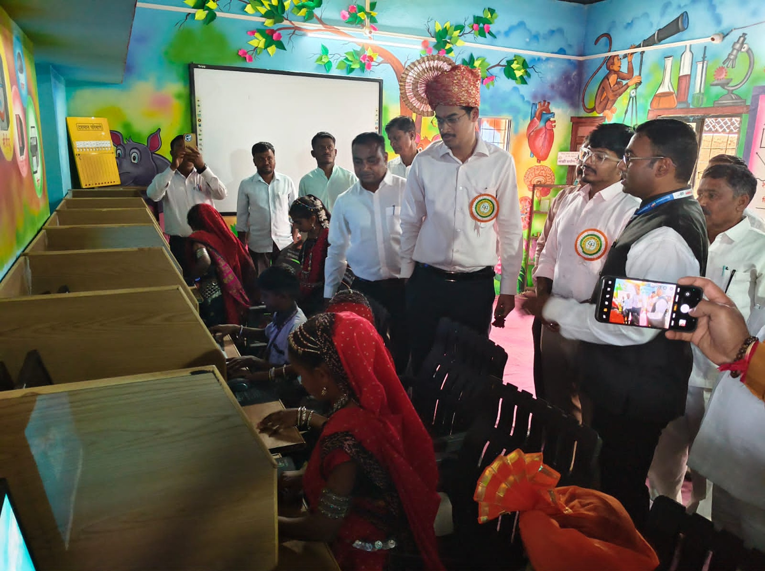 Computer lab inaugurated in Marathi school in Thane Pada, moving towards technology, 100 percent ...
