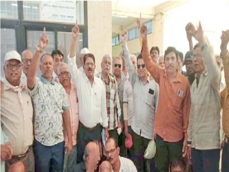 'Does anyone give pension for medical treatment in old age ...