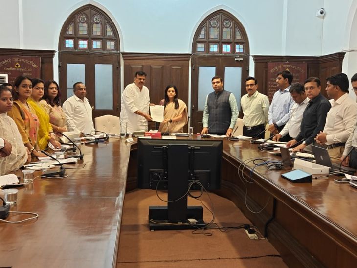 Borivali MLA Sanjay Upadhyay Meets BMC Commissioner Over Civic Issues