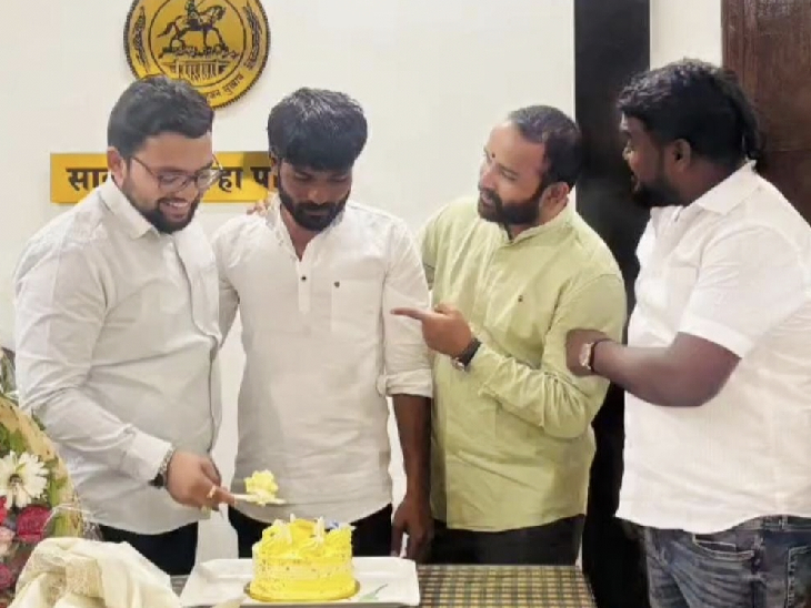 Satara ZP Birthday Party Controversy: Tadipar Gunda Presence Sparks Outrage