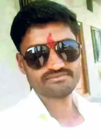 Young farmer dies of electric shock while climbing on a power line in ...