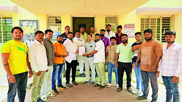 Citizens are troubled by the work of Mahavitaran in Gangapur, a bottle ...