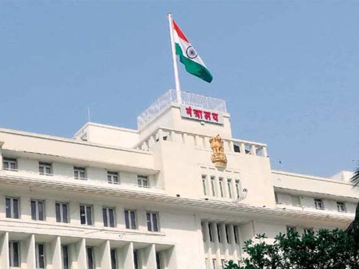IAS Officer Transfers: Dr. Madhavi Khode-Chavare, Aditya Jivane ...