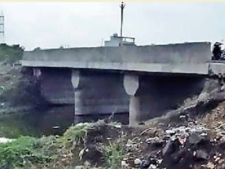 Solapur Municipal Corp Under Fire for Illegal Bridge Permit on Adila River