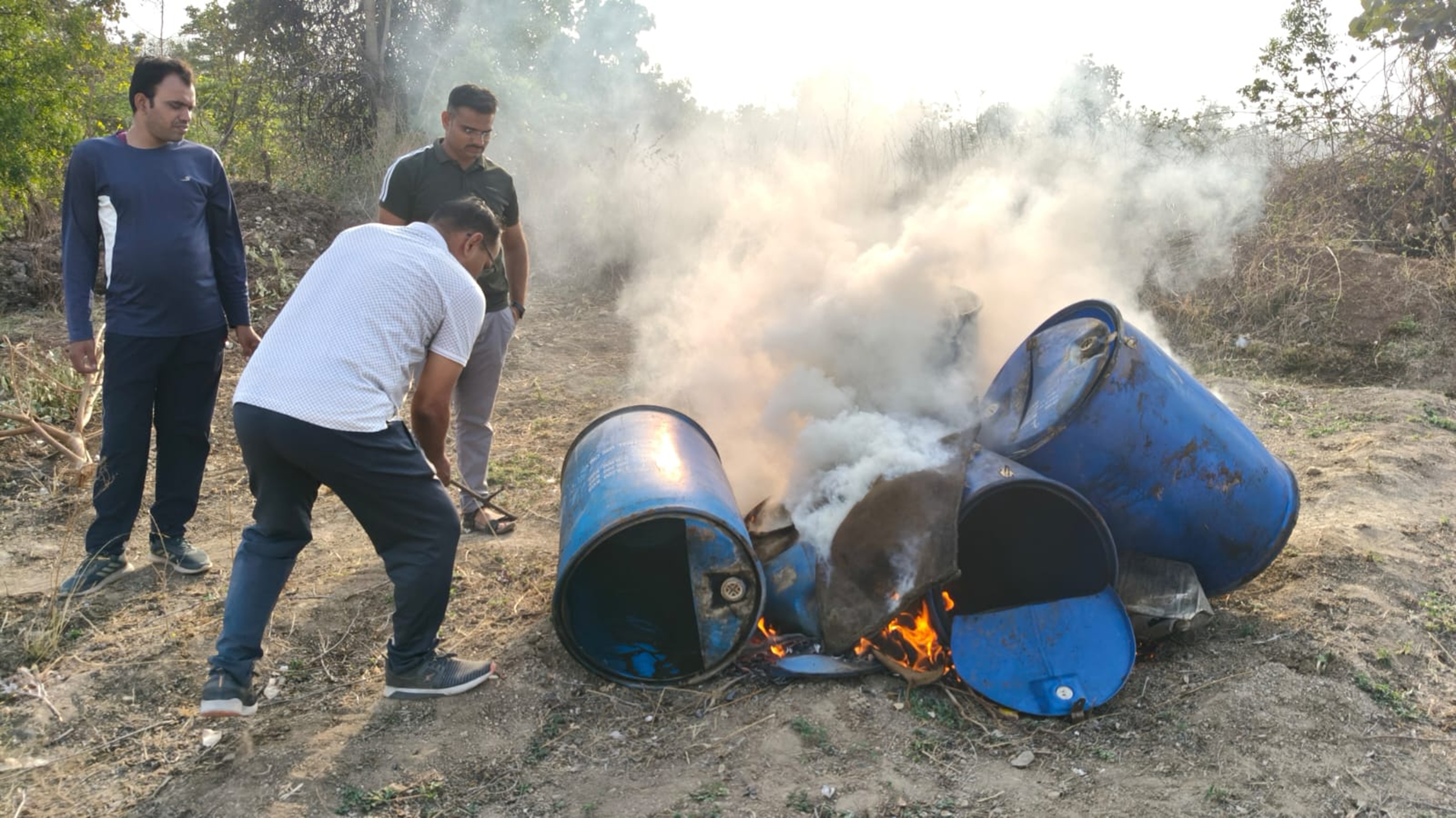 480 liters of liquor from an illegal hand kiln in Brahmanwada, Masola ...